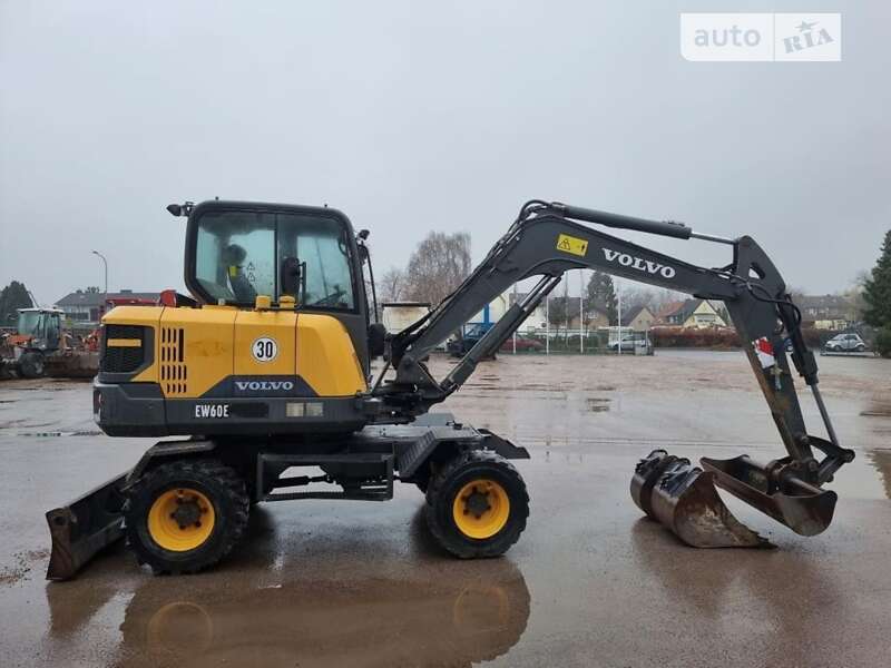 AUTO.RIA – Продам Вольво ЕВ 60Ц 2017 : 49900 $, Луцьк