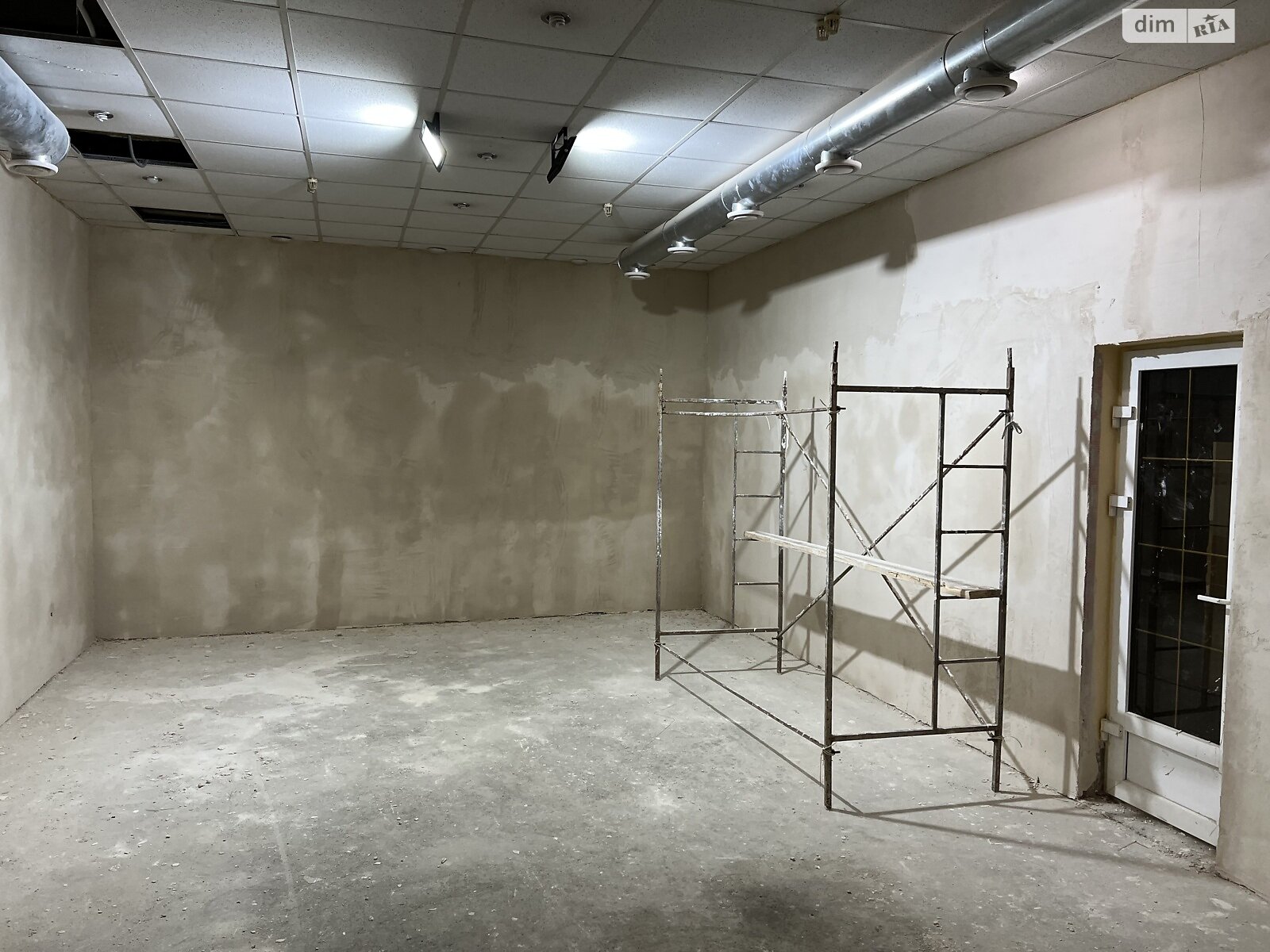 Dim Ria Оренда комерційного приміщення в Чернівцях район Центр вулиця Кобилянська 215 кв м