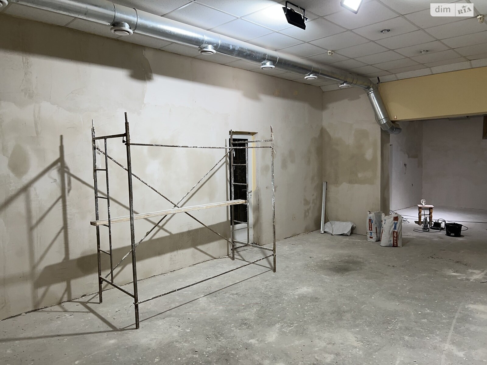 Dim Ria Оренда комерційного приміщення в Чернівцях район Центр вулиця Кобилянська 215 кв м