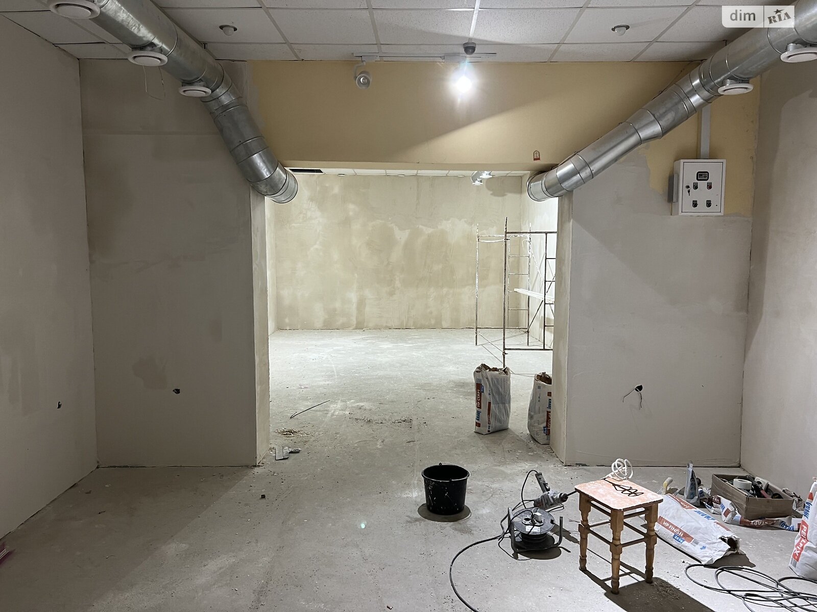 Dim Ria Оренда комерційного приміщення в Чернівцях район Центр вулиця Кобилянська 215 кв м