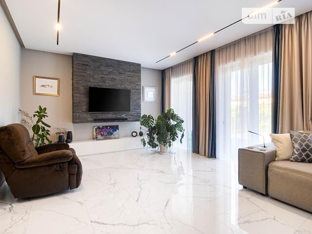 DIM.RIA – Продам таунхаус в Солонці, Львівська обл., 3x поверховий з ділянкою на 4.4 сотки, 4 ...