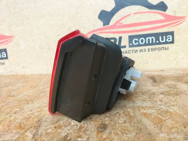 Alfa Romeo Giulietta 2010-2020 Ліхтар задній правий в кришку багажника ...