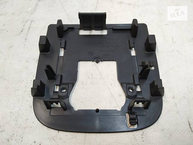 Пластина кріплення датчика дощу та камери на вітровому склі Audi Q7 ...