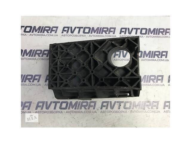 Амортизатор заднього бампера правий Opel Insignia Wagon 2008-2017 ...