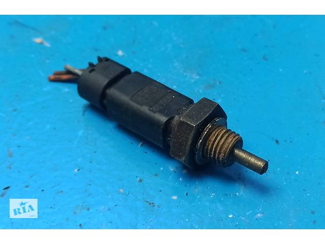 7700113867 Б/у датчик температуры охлаждающей жидкости для Renault ...