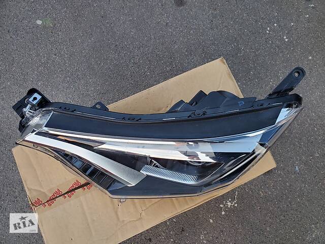 8118542680 Б/у фара для Toyota Rav 4 2016-18гг, 81185-42680: Фара в ...