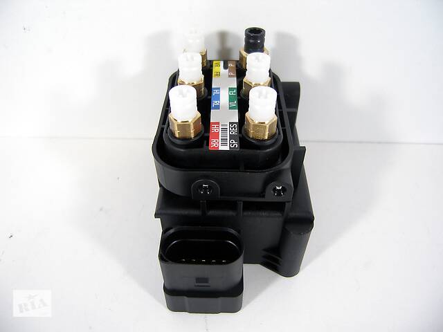 a2513200058 Блок клапанів пневмопідвіски Mercedes ML W164: Блок ...