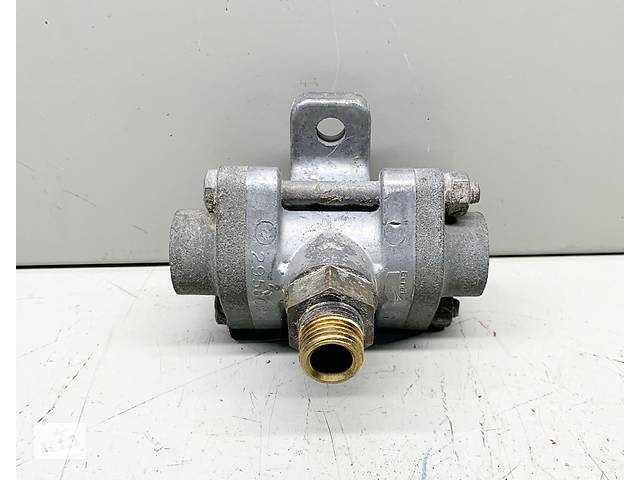 Багатопозиційний клапан Knorr-Bremse 295358 | Купити на Запчастини RIA.com