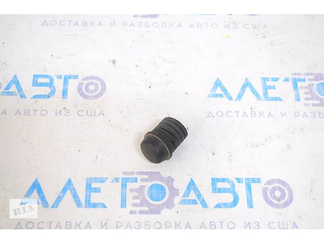 Отбойник капота правый Cadillac ATS 13-: Відбійник капота Києві на ...