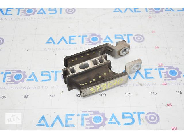 31330594 Подушка двигателя зад лев Volvo XC90 16- потрескана: Подушка ...