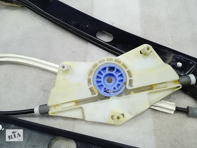 Стеклоподъемник двери передней правой A2217200246 / A2218202842 ...