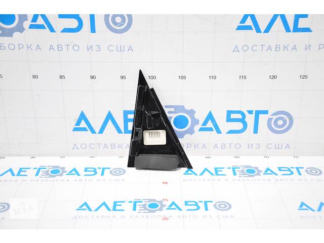 Треугольник двери задней правой VW Passat b8 16- USA: Двері задні в ...